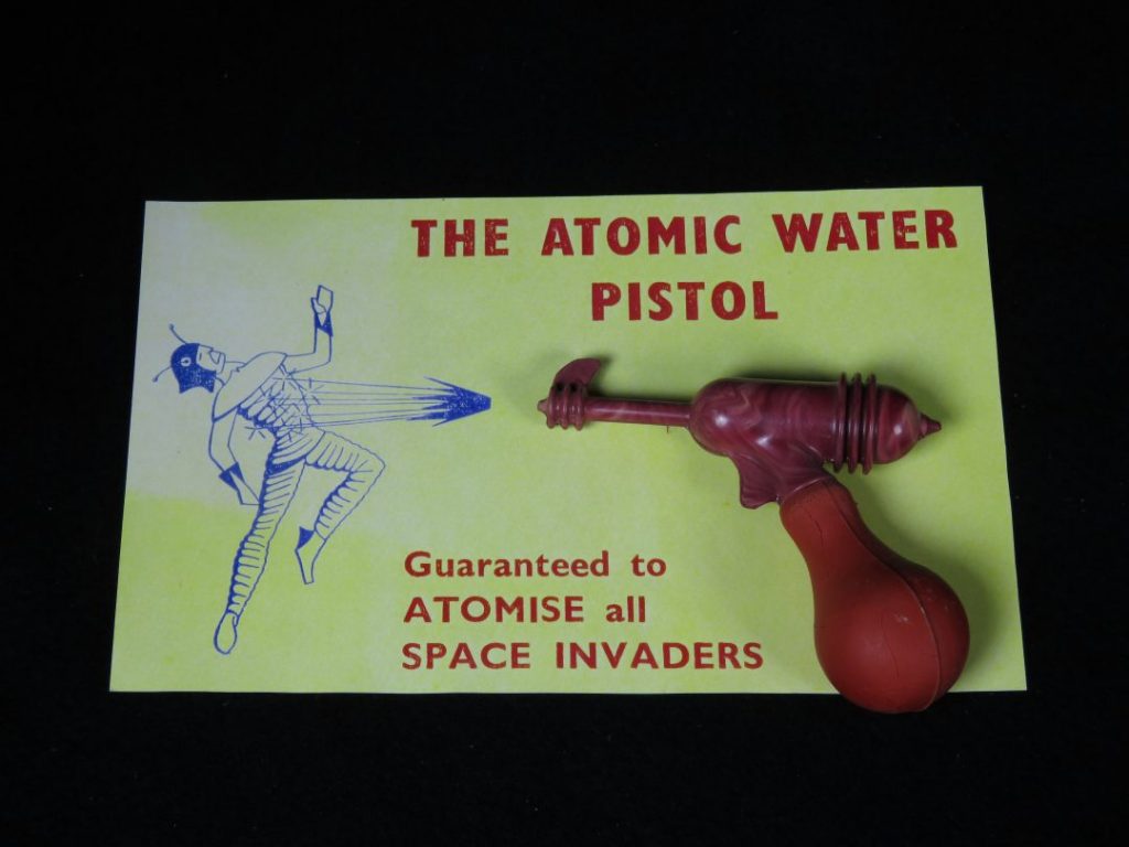 Atomic Water Pistol Space Gun Red – Crescent – England | Mark Bergin Toys